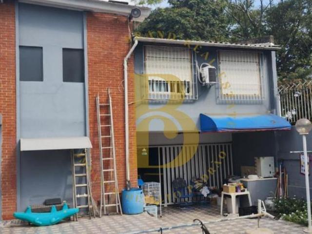 Casa com 480 m², 5 quartos sendo 2 suítes à venda no bairro Vila Cordeiro