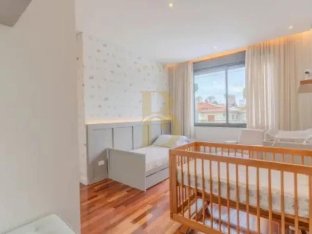 Casa com 485 m², 4 quartos sendo 4 suítes à venda no bairro Brooklin