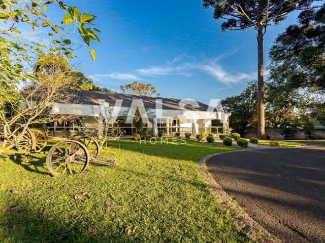 Casa com 495.79 m², 4 quartos sendo 3 suítes à venda no bairro Pilarzinho