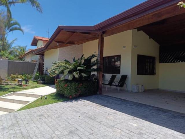 Casa com 4 dorm. lado praia a venda em Peruíbe SP