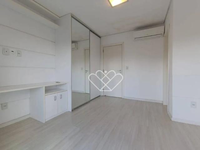 Casa com 4 Dormitórios e Piscina – O Lar dos Seus Sonhos Espera por Você!