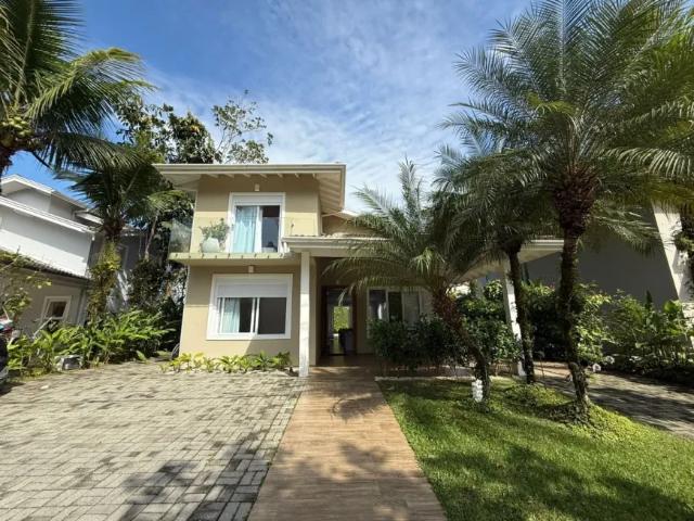 Conforto e Exclusividade no Condomínio Baleares: Casa com 4 Suítes, Piscina Privativa e Serviço de P