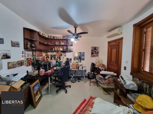 Casa com 4 Dormitórios / Piscina / Terraço / Bairro Ipanema