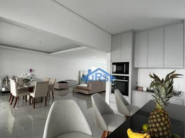 Casa à venda em Santana de Parnaíba, Alphaville, com 3 suítes, com 294 m², Residencial Onze