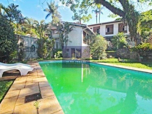 CASA COM 4 DORMITÓRIOS E 4 VAGAS NO BROOKLIN
