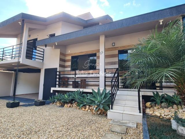 Casa com 4 dormitórios na Água Claras
