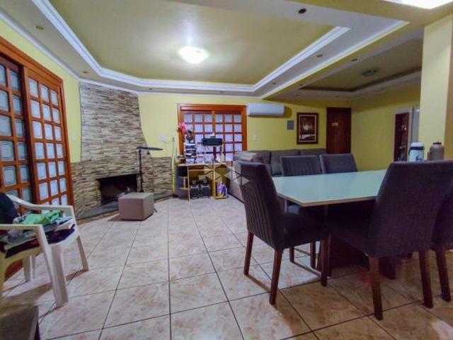 Casa com 4 dormitórios no Arroio Grande