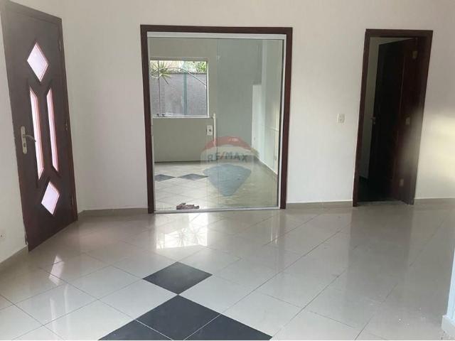 Casa com 4 dormitórios no Aruã
