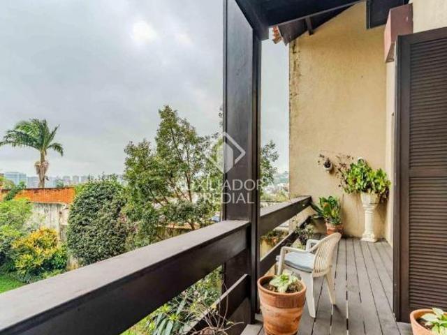 Casa com 4 dormitórios no bairro Três Figueiras