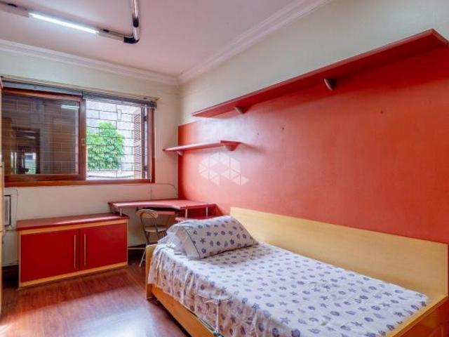 Casa com 4 dormitórios no bairro Jardim Lindóia, com piscina