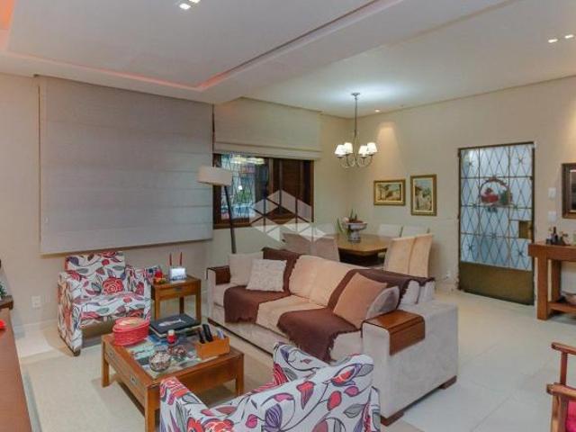 Casa com 4 dormitórios no bairro Menino Deus