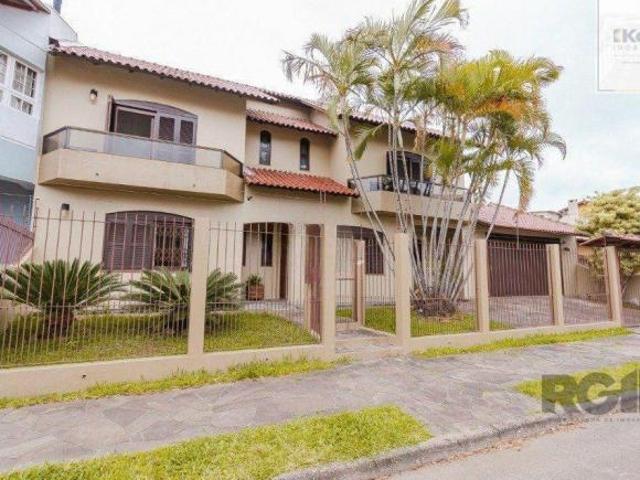 Casa com 4 dormitórios no bairro Morro Santana