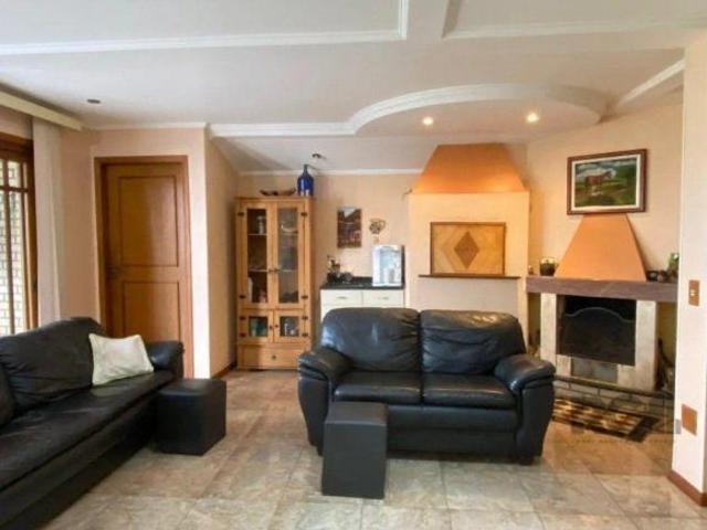 Casa com 4 dormitórios no bairro nonoai
