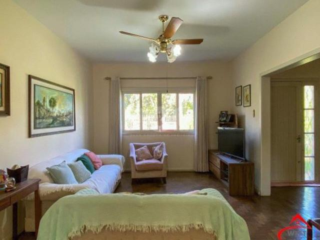 Casa com 4 dormitórios, no bairro Nossa Senhora das Graças em Canoas/RS