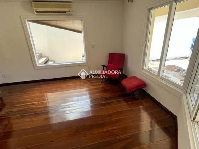 Casa com 4 dormitórios no bairro Pinheiro