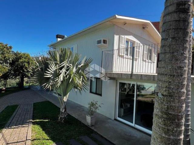Casa com 4 dormitórios no bairro Pio X