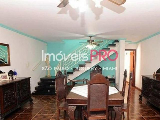 Casa com 4 dormitórios no Campo Belo