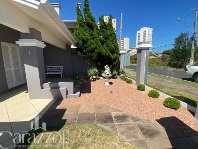 CASA COM 4 DORMITÓRIOS NO CENTRO DE TRAMANDAI