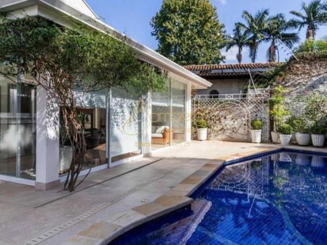 Casa Com 4 Dormitórios No Jardim Guedala. Em Rua Fechada Ao Lado Da Praça Vinicius De Moraes