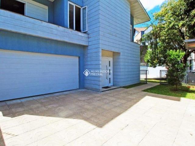 Casa com 4 dormitórios no Jardim Itú