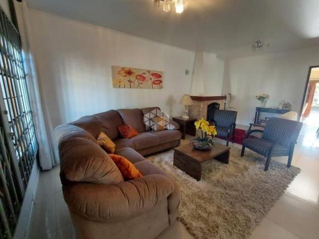 Casa com 4 dormitórios no Jardim Itu