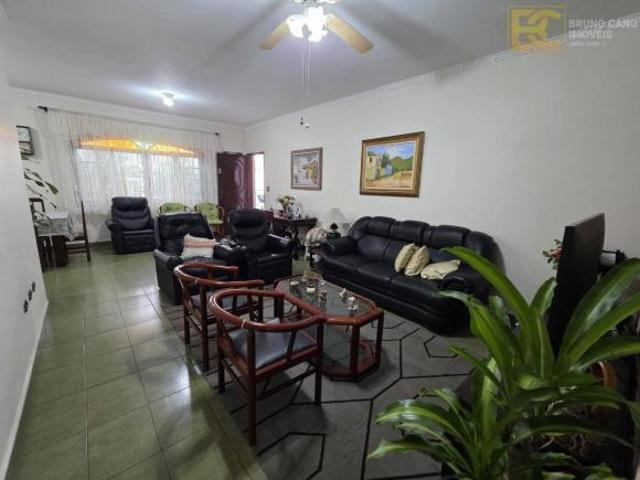 Casa com 4 dormitórios á 100m do mar