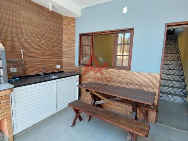 Casa com 4 dormitórios a 150 metros da Praia da Enseada