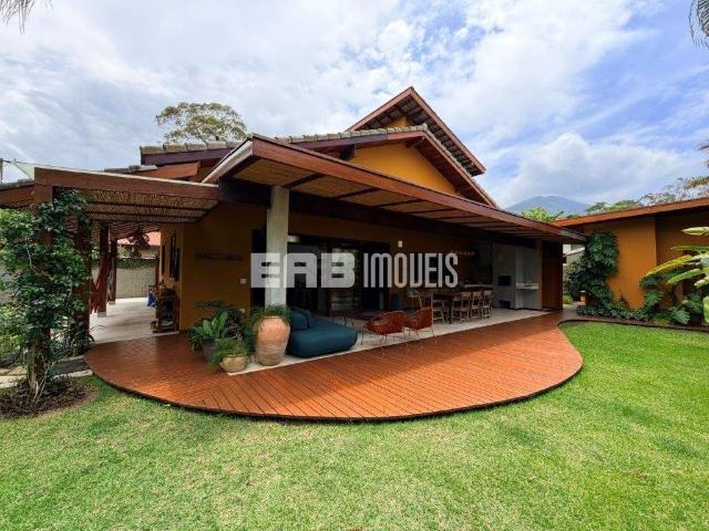 Casa com 4 dormitórios, a 180m da praia Tam
