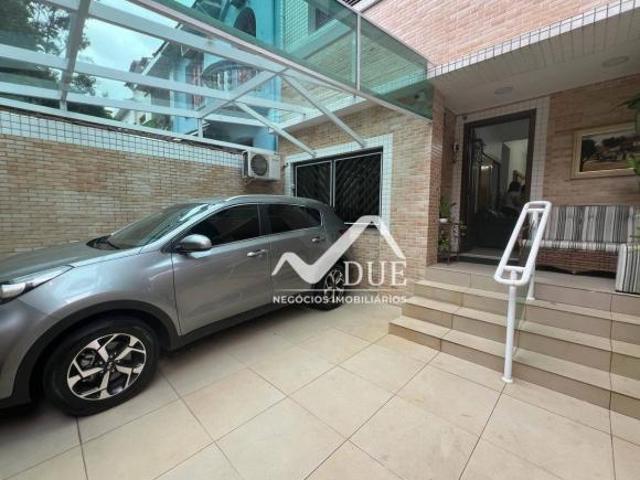Casa com 4 dormitórios à venda, 150 m² por R$ 1.590.000,00 Gonzaga Santos/SP