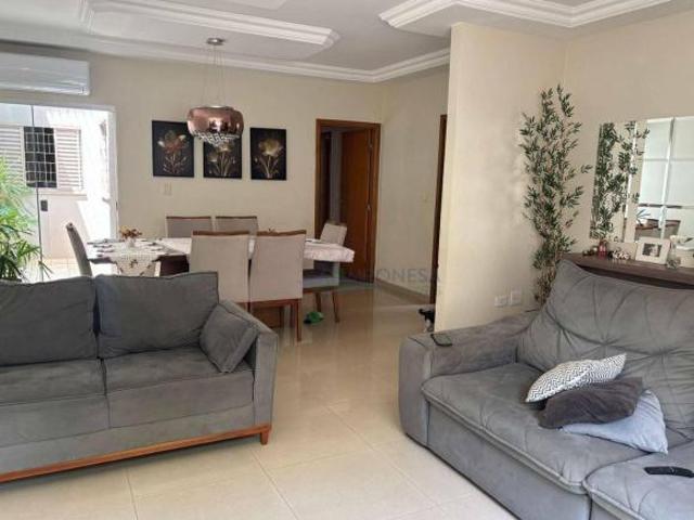 Casa com 4 dormitórios à venda, 178 m² por R$ 790.000,00 Coliseu Londrina/PR