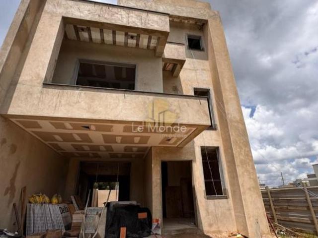 Casa com 4 dormitórios à venda, 185 m² por R$