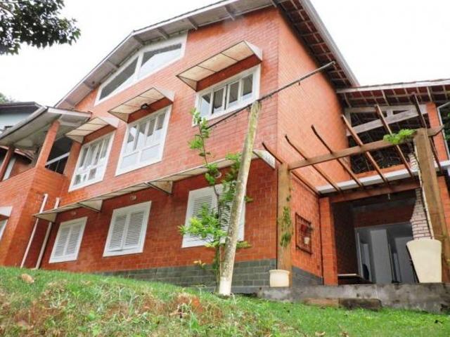 Casa com 4 dormitórios à venda, 205 m² por R$ 960.000,00 Embu das Artes Embu das Artes/SP