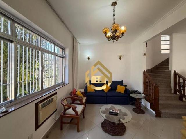 Casa com 4 dormitórios à venda, 200 m² por R$ 2.100.000 Embaré Santos/SP