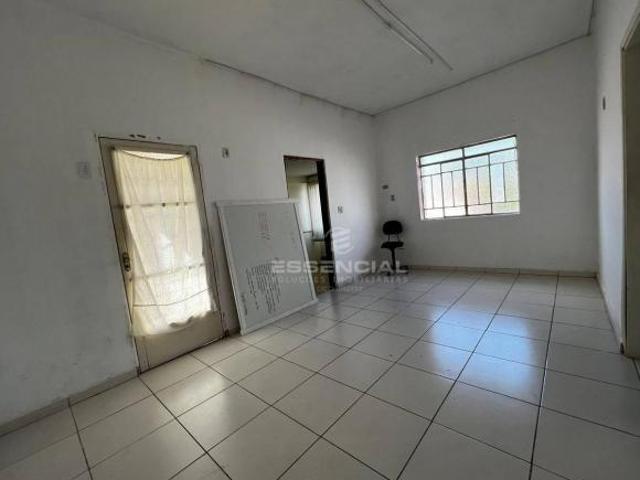 Casa com 4 dormitórios à venda, 200 m² por R$ 445.000,00 Centro Botucatu/SP