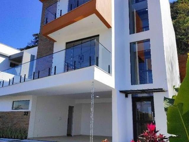Casa com 4 dormitórios à venda, 215 m² Aeroporto Juiz de Fora/MG
