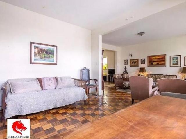 Casa em Vila Madalena com 211m², 4 dorm 375m² de terreno e 3 vagas Zona Oeste SP
