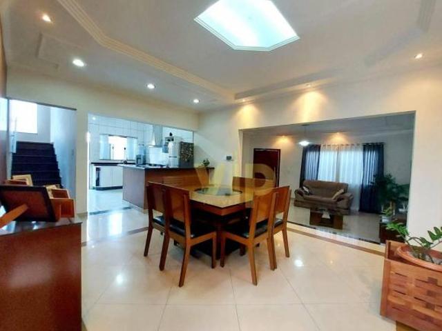 Casa com 4 dormitórios à venda, 225 m² por R$ 850.000,00 Santa Rita II Pouso Alegre/MG
