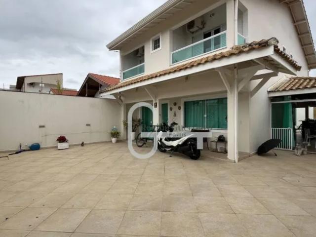 Casa com 4 dormitórios à venda, 227 m² por R$ 1.100.000,00 Jardim Barra de Jangada Peruíbe/SP