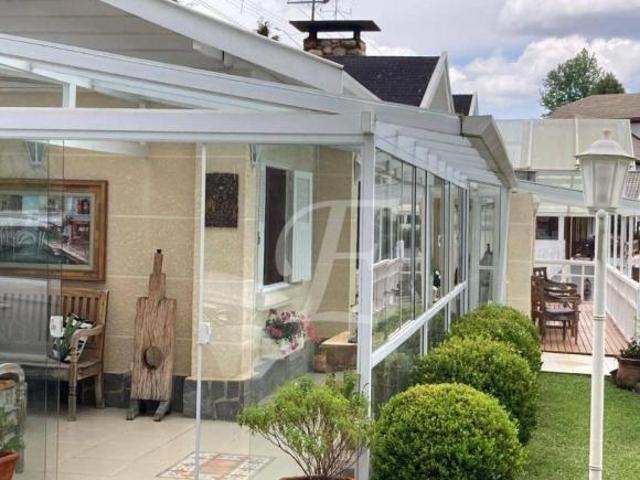 Casa com 4 dormitórios à venda, 236 m² por R$ 1.600.000,00 Colinas Capivari Campos do Jordão/SP