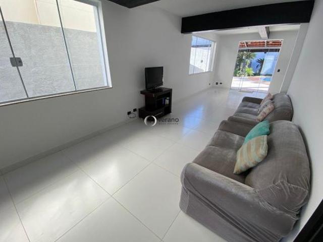 Casa com 4 dormitórios à venda, 247 m² por R$ 990.000,00 Jardim V