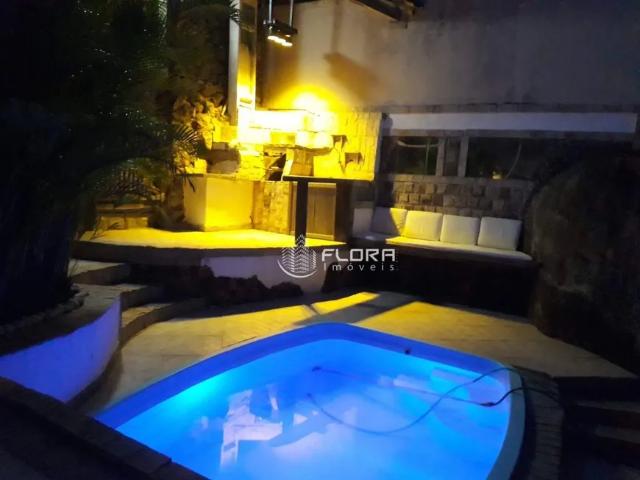 Casa com 4 dormitórios à venda, 255 m² por R$ 2.476.000,00 Piratininga Niterói/RJ