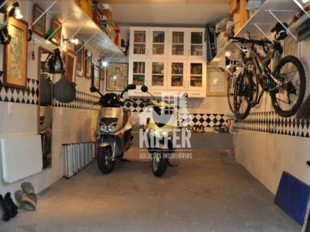 Casa à venda em Icaraí com piscina, deck e 3 andares
