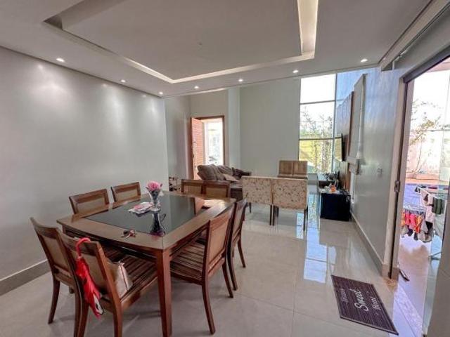 Casa com 4 dormitórios à venda, 270 m² por R$ 1.150.000 Vicente Pires