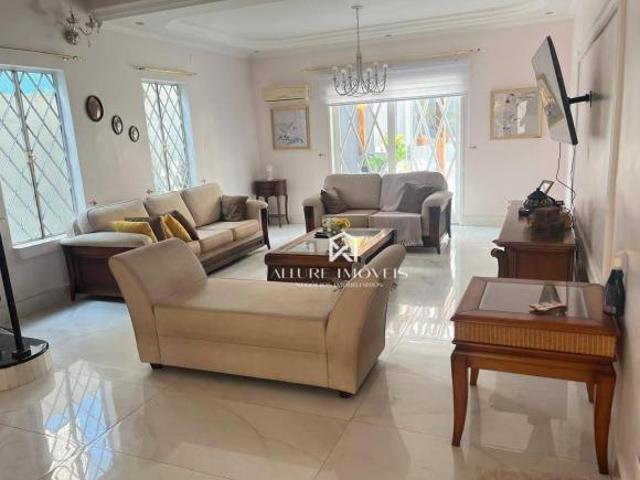 Casa com 4 dormitórios à venda, 280 m² por R$ 2.600.000,00 Jardim Apolo São José dos Campos/SP