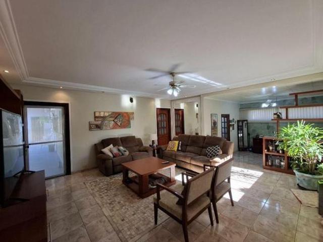 Casa com 4 dormitórios à venda, 292 m² Iate Clube de Campinas Americana/SP