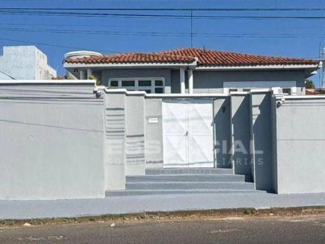 Casa com 4 dormitórios à venda, 308 m² por R$ 990.000,00 Centro Botucatu/SP