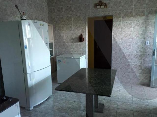 Casa com 4 dormitórios à venda, 301 m²