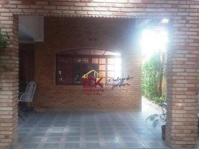 Casa com 4 dormitórios à venda, 316 m²
