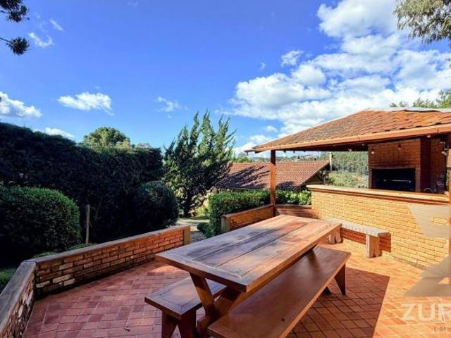 Casa com 4 dormitórios à venda, 330 m² por R$ 3.000.000 Capivari Campos do Jordão/SP