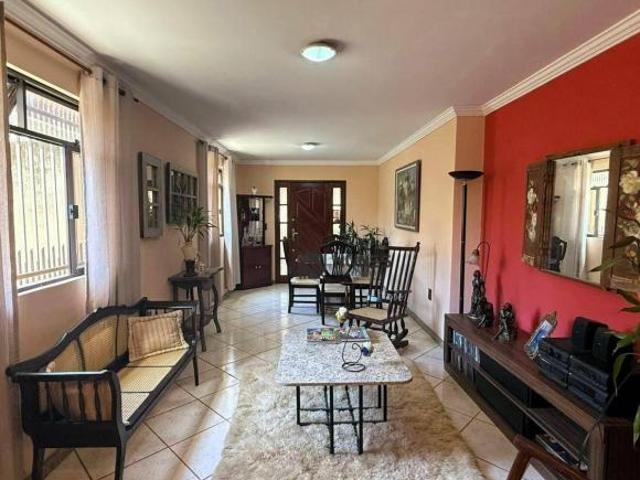 Casa com 4 dormitórios à venda, 330 m² por R$ 900.000 Marilândia Juiz de Fora/MG